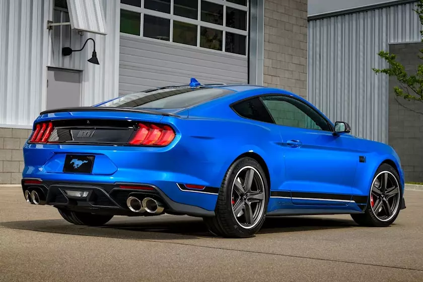 2021-2022 Mustang Mach 1 पछाडिको कोण दृश्य