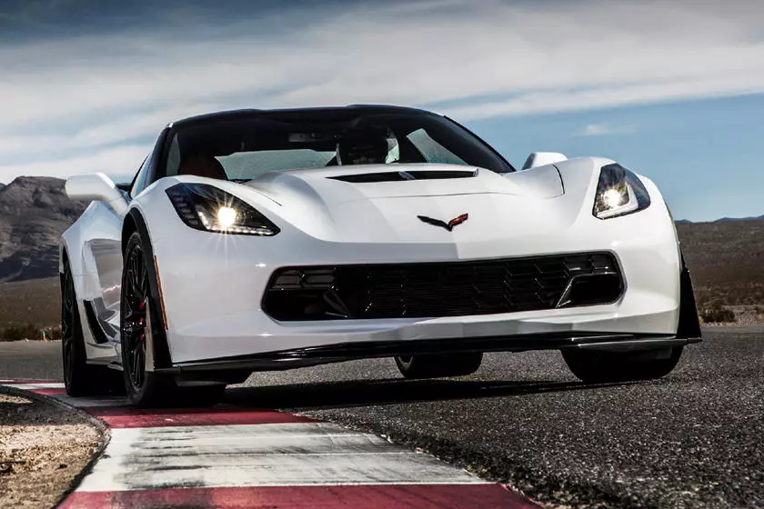 Vista de ángulo frontal Chevrolet Corvette Stingray Coupe 2014-2019