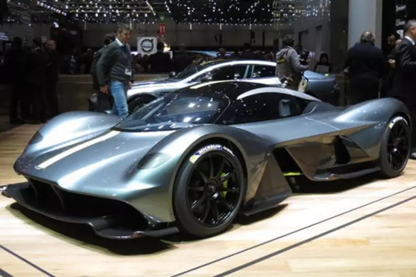 Aston Martin potrebuje pomoc od outsiderov, aby postavil 900-HP Valkyrie