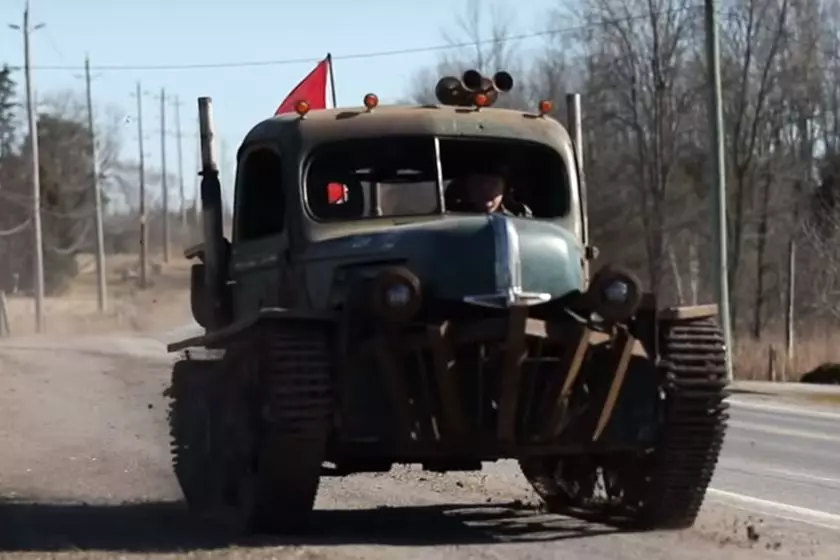 Jamaa Huyu Alijenga Toy ya Nje ya Barabara Kutoka kwa Tangi ya Zamani ya WW2 na Chevy V8 25472_3