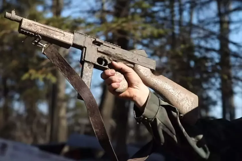 Denne fyr byggede et off-road legetøj fra en gammel WW2 tank og en Chevy V8 25472_6