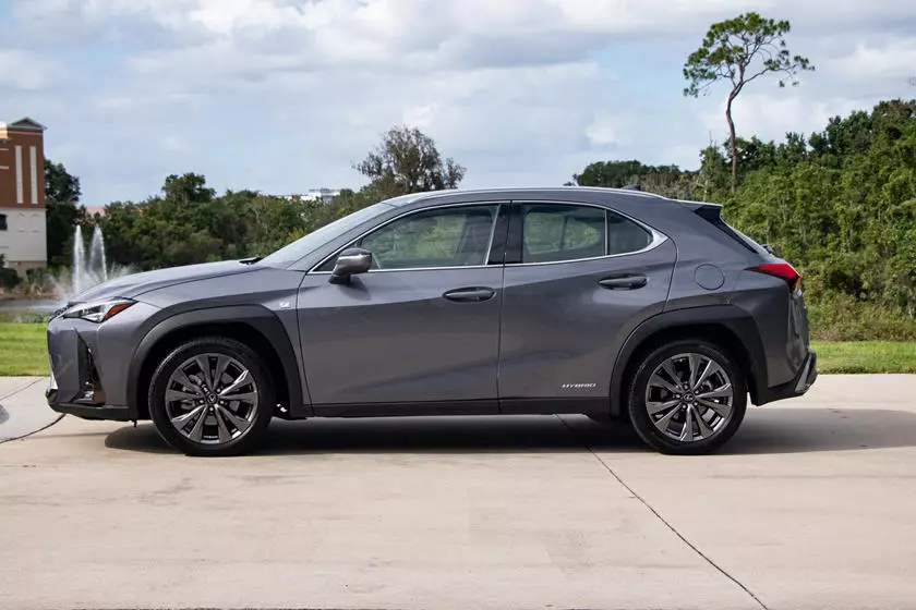 De Lexus UX Hybrid is de perfekte upgrade foar in Prius-eigner 25482_3