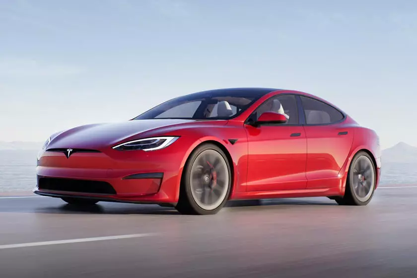 2021 Tesla Model S Plaid Vooraanzicht Rijden