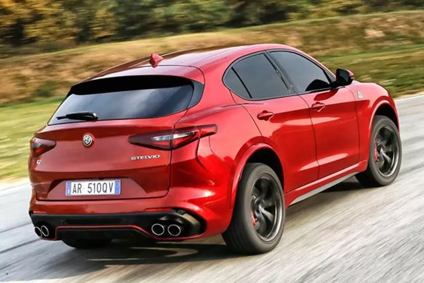 Bydd Alfa Romeo Giulia Coupe Bron Mor Bwerus â'r Ferrari 488 25528_8