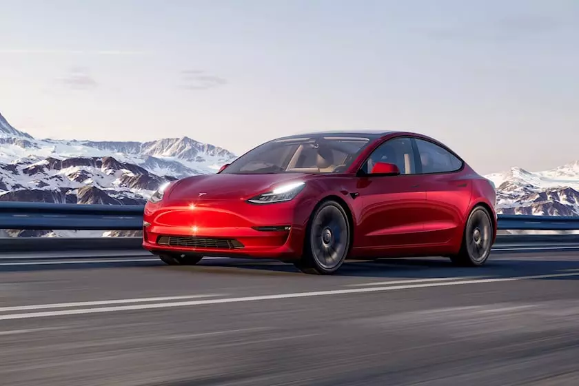 2017-2022 Tesla Model 3 Sürüş Ön Açısı