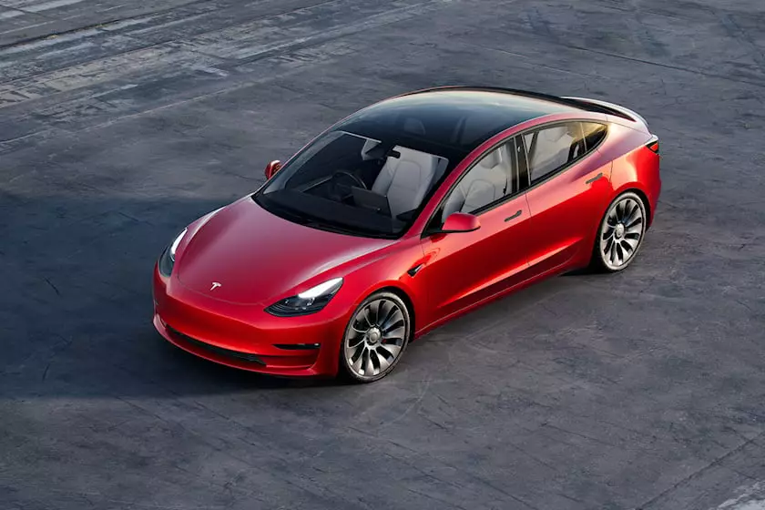 Visão dianteira do Tesla Model 3 2017-2022