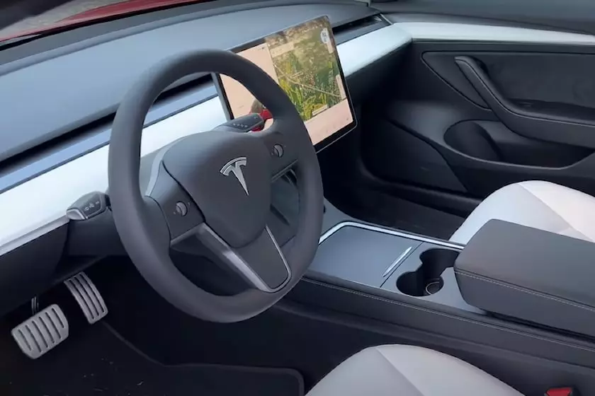 Tesla īpašnieki saka, ka vegānu sēdekļiem ir nopietnas burbuļošanas problēmas 25623_12