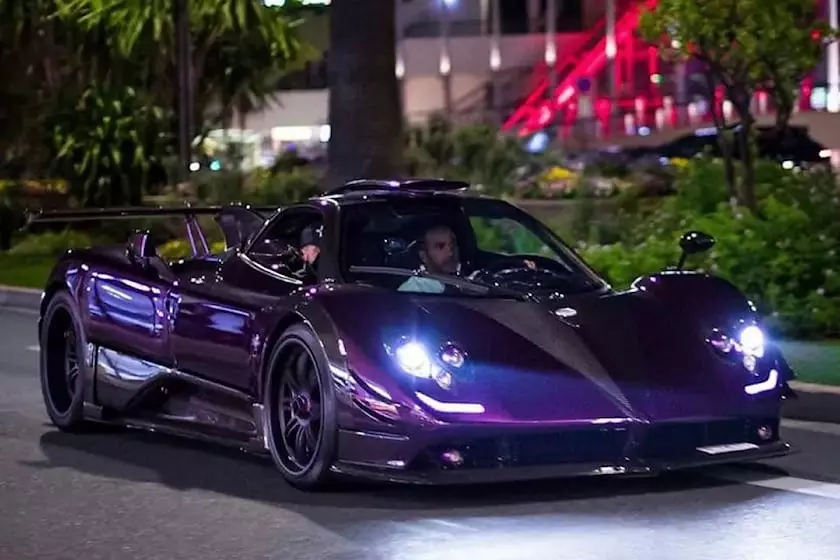 Люис Хамилтън продаде своята лилава Pagani Zonda 25652_1