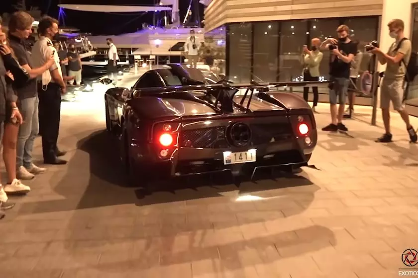 Люис Хамилтън продаде своята лилава Pagani Zonda 25652_10