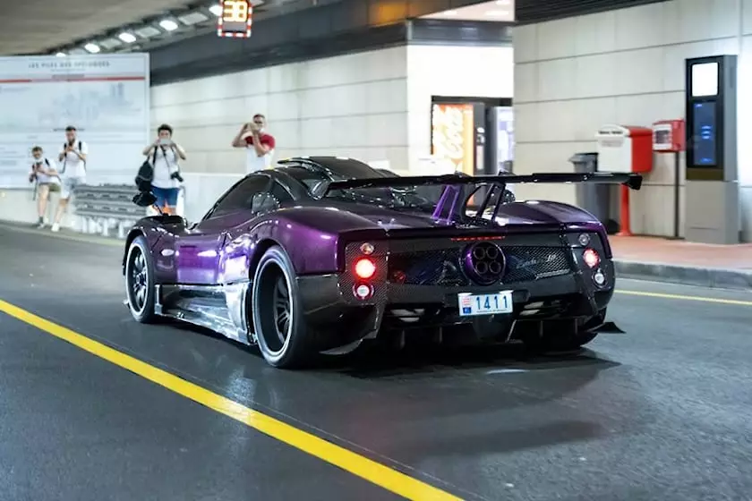 Люис Хамилтън продаде своята лилава Pagani Zonda 25652_4