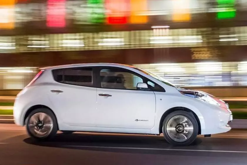 Nissan regala gas gratis per promocionar... The Leaf?