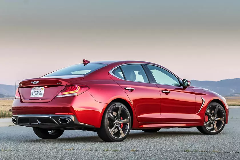 Góc nhìn từ phía sau Genesis G70 2019-2020