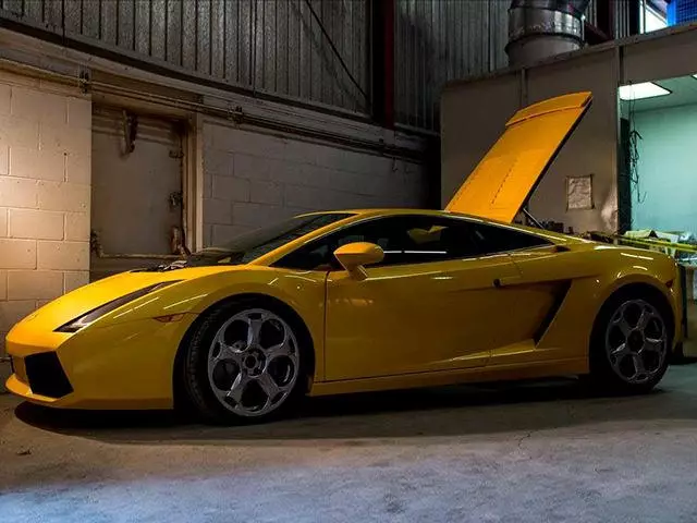 Nejaký šialený fanúšik Mazdy stavia štvorrotorové Lamborghini Gallardo 2572_1