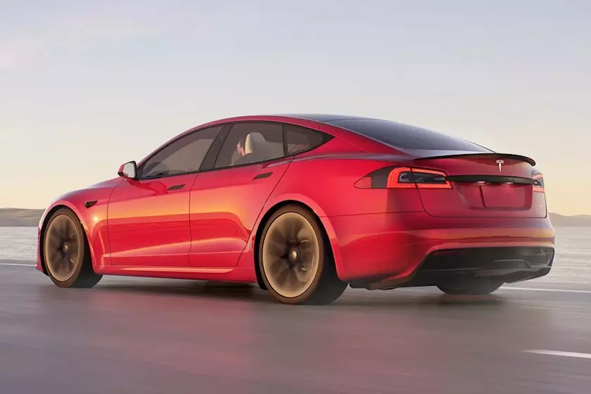 Tesla-Fahrer können jetzt während der Fahrt Videospiele spielen 25732_2