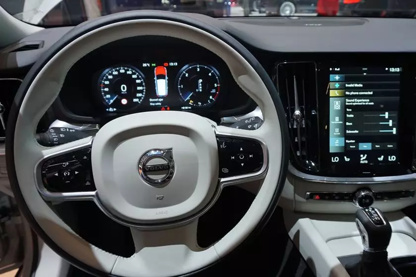 2019 Volvo V60's Interior Sa Geneva Adunay Usa ka Super Groovy Ngalan 25791_11