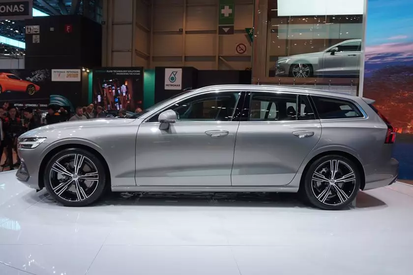 Enteryè Volvo V60 2019 la nan Jenèv gen yon non super groovy 25791_3