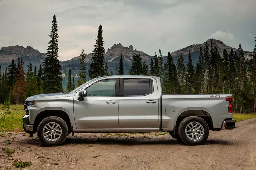 Nhìn từ bên hông Chevrolet Silverado 1500 2019-2021