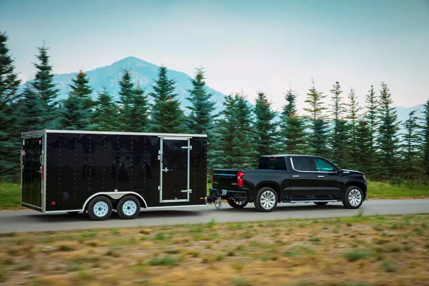 2019-2021 Chevrolet Silverado 1500 Side View na Pagmamaneho