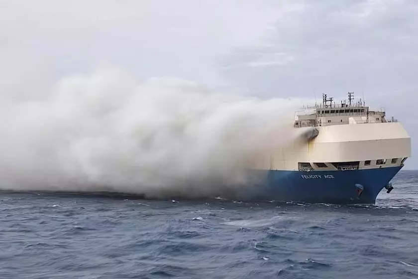 4.000 auto di lusso di fascia alta affondano sul fondo dell'oceano 25883_3