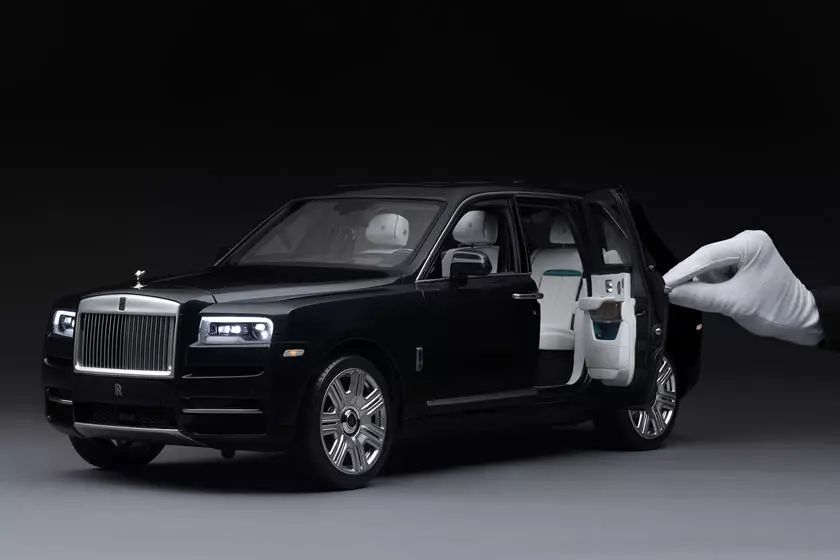 Rolls-Royce-ийн баярын бэлэг үнэхээр тааламжтай байдаг 25988_1