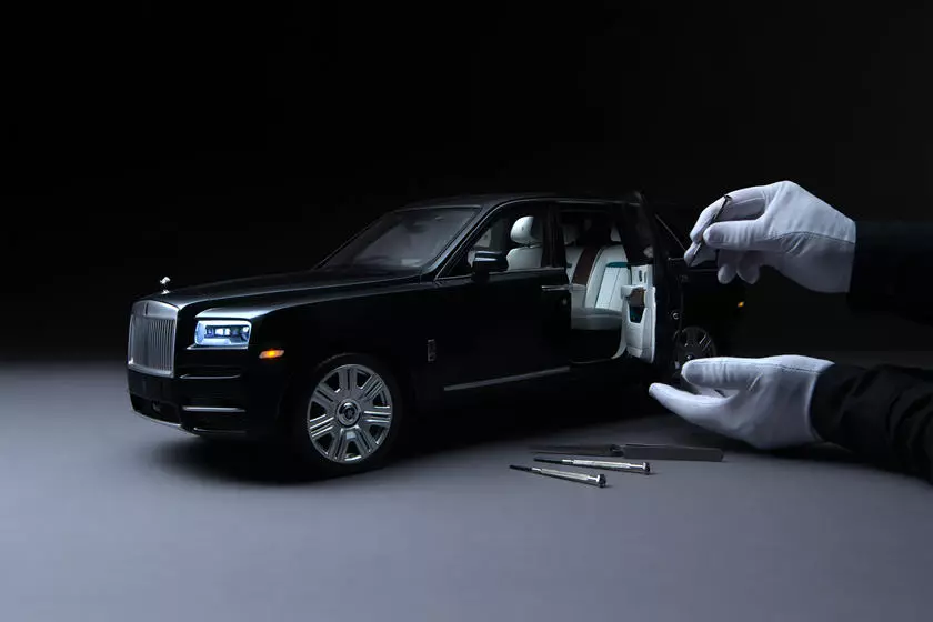 Rolls-Royce-ийн баярын бэлэг үнэхээр тааламжтай байдаг 25988_2