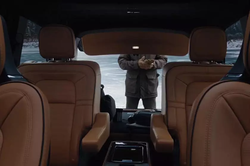 Παρακολουθήστε τον Matthew McConaughey Go Ice Fishing In Lincoln Aviator 25989_8