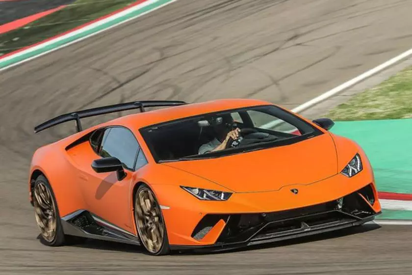 Lamborghini huet just garantéiert datt seng Autoen fir ëmmer erstaunlech kléngen