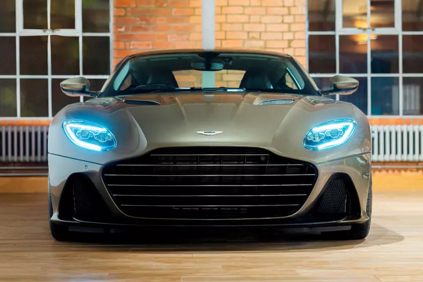 Aston Martin DBS Superleggera selebre yon ikòn James Bond 26207_3