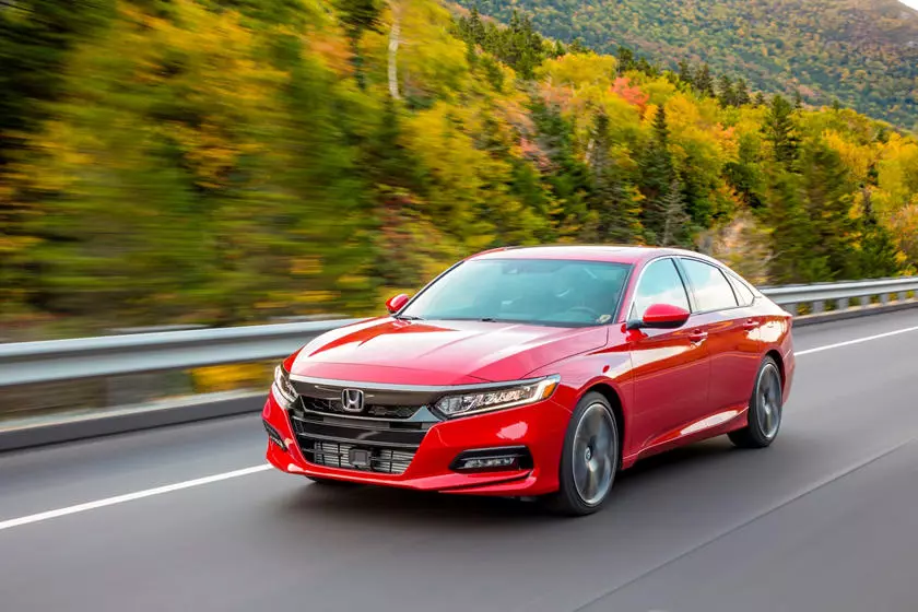 2018-2020 Honda Accord Սեդան Front View Driving