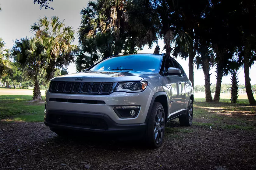 Jeep Compass 2017-2021, вид спереди, ракурс