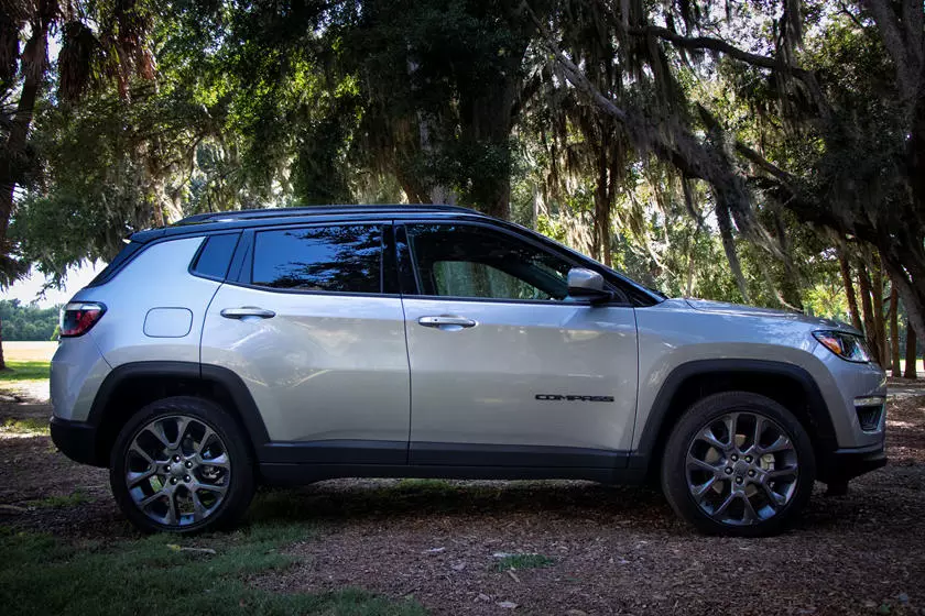 Выгляд збоку Jeep Compass 2017-2021 гг