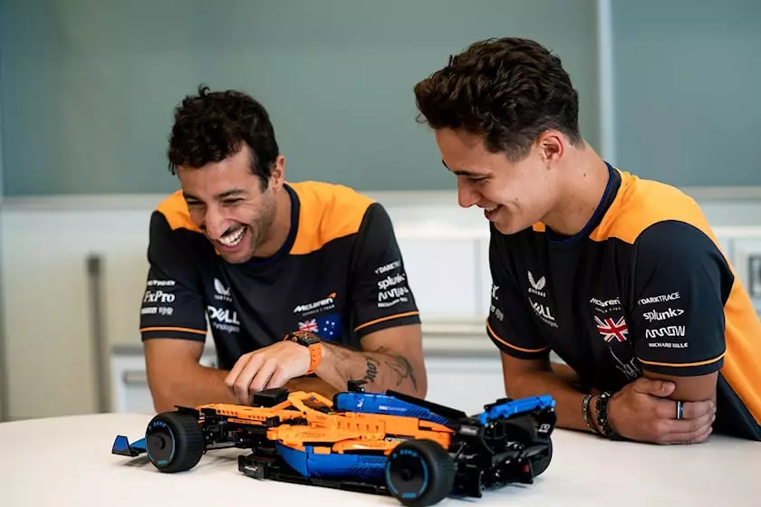 Lego Technic McLaren F1 कारमध्ये V6 इंजिन कार्यरत आहे 26326_1