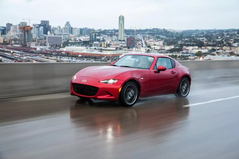 2017-2019 Mazda MX-5 Miata RF Изглед отпред Шофиране