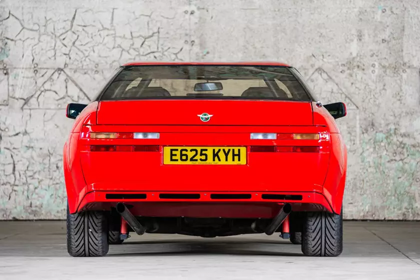 Рядкият прототип на Aston Martin V8 Vantage има изпъкваща цена 26361_6