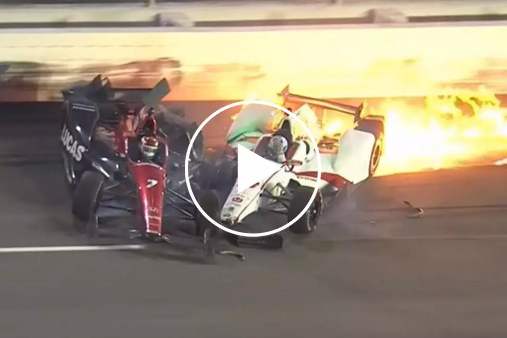 Insane IndyCar க்ராஷ் பாதி கட்டத்தை வெளியேற்றுகிறது