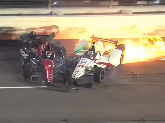 I-Insane IndyCar Crash ikhupha isiqingatha segridi 2636_1