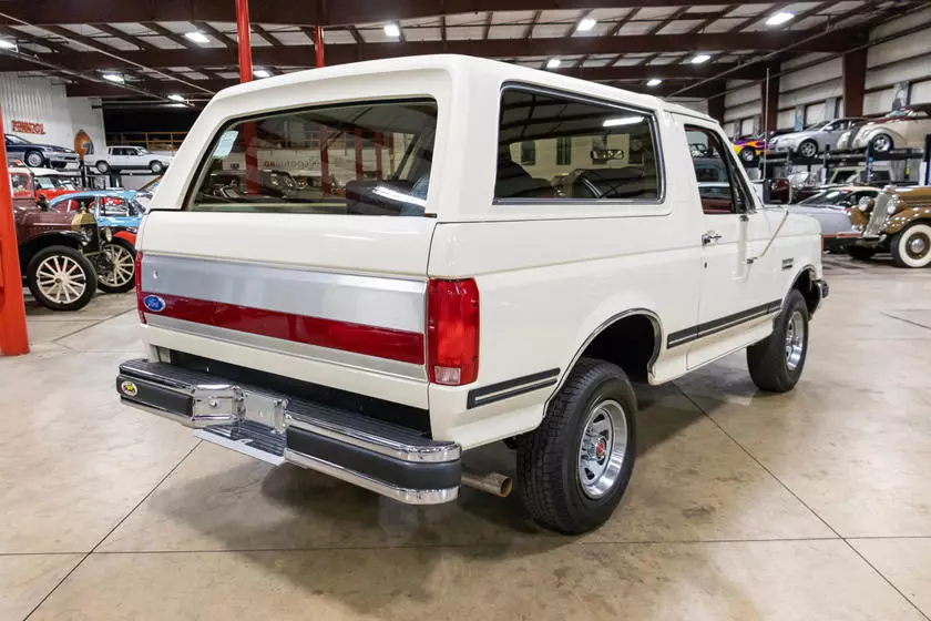 بالکل نیا 1991 Ford Bronco $90,000 میں فروخت ہوتا ہے۔ 26446_3