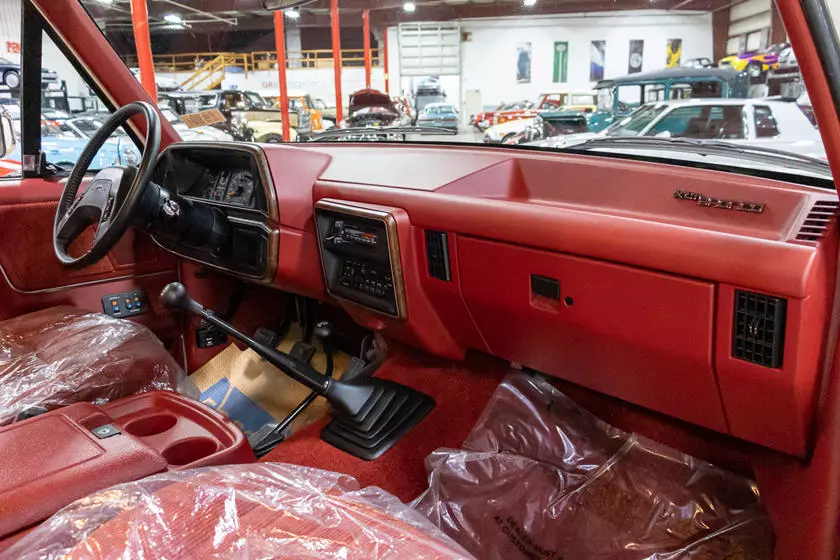 Brand-New 1991 Ford Bronco verkeeft fir $ 90.000 26446_5