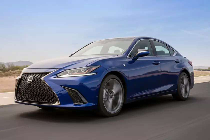 2019-2020 Lexus ES elölnézeti vezetés