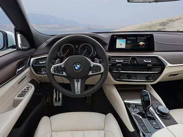 BMW 6 Series GT Çirkin 5 Series GT-ni əvəz etmək üçün buraxıldı 2653_3