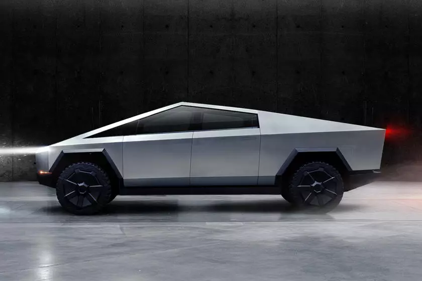 2021 Reba kuruhande rwa Tesla Cybertruck