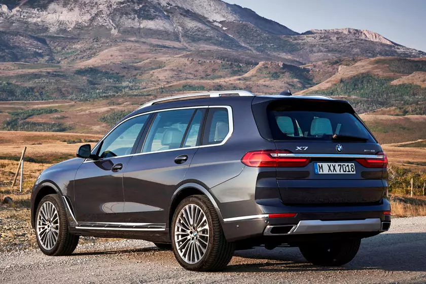 Pohľad zozadu na BMW X7 2019-2020