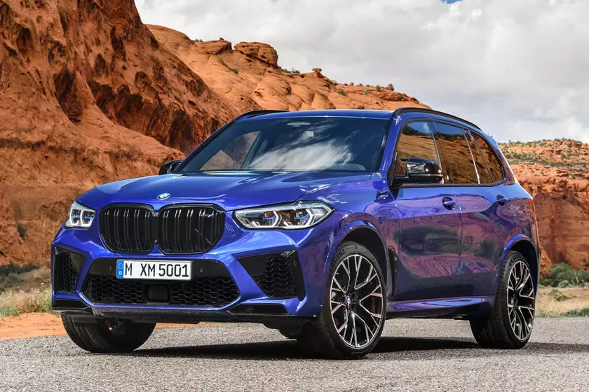 2020. gada BMW X5 M skats no priekša