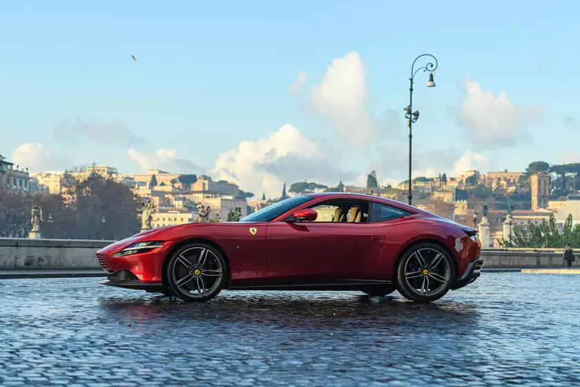 2021 Ferrari Roma sidovy