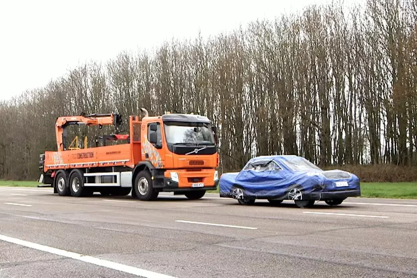 Страшният краш тест на Volvo показва защо колите му са толкова безопасни 26738_7