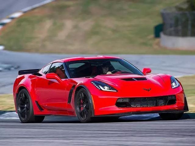 GM waa lagu dacwaynayaa sababtoo ah Corvette Z06s ayaa kuleyl badan ku haya wadada 2685_1