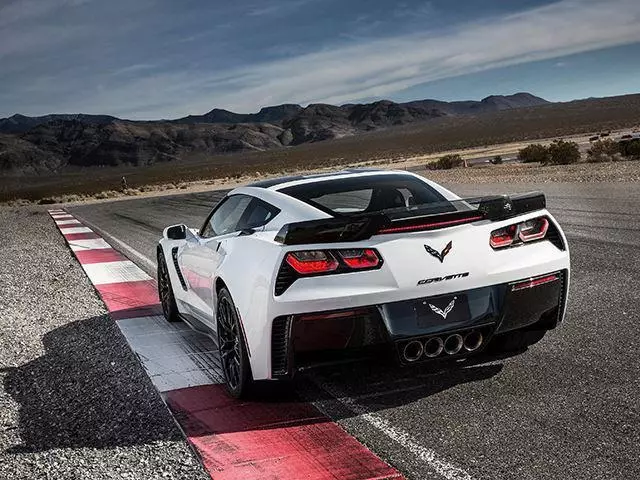 GM वर खटला भरला जात आहे कारण Corvette Z06s ट्रॅकवर जास्त गरम होत आहेत 2685_2