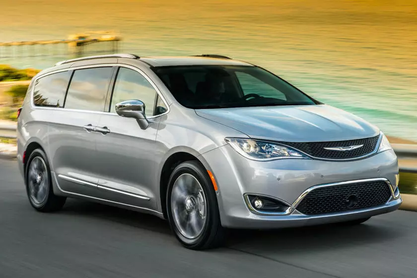 2017-2020 оны Chrysler Pacifica минивэн урдаас харсан жолоодлоготой