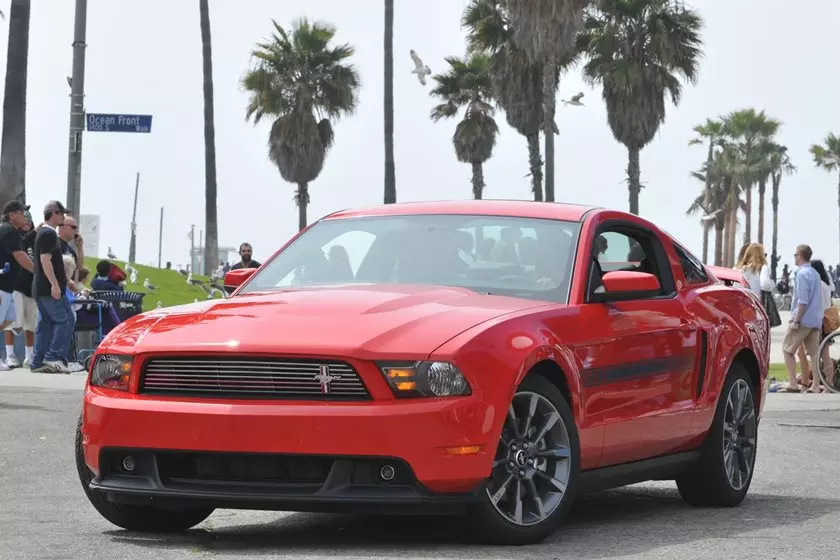 Ford Mustang pro rok 2019 přidává kalifornský speciál, šestirychlostní manuál s přizpůsobením otáček 26922_13