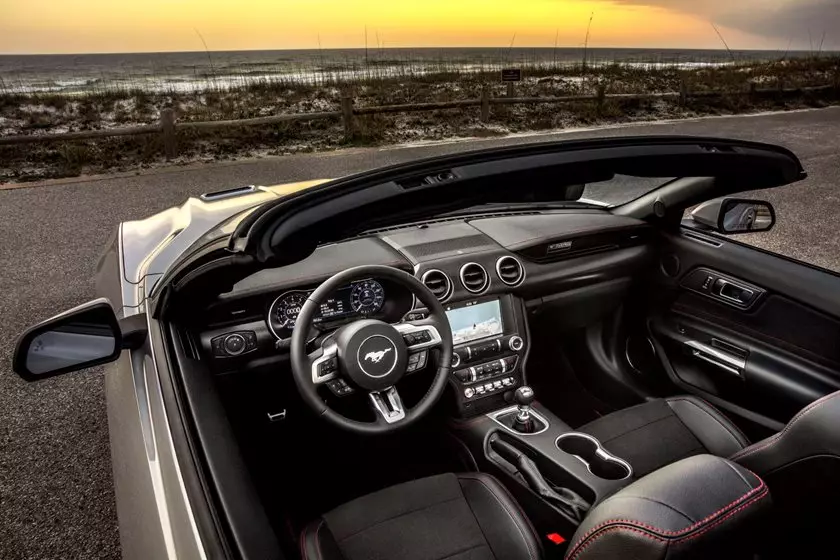 Ford Mustang pro rok 2019 přidává kalifornský speciál, šestirychlostní manuál s přizpůsobením otáček 26922_2